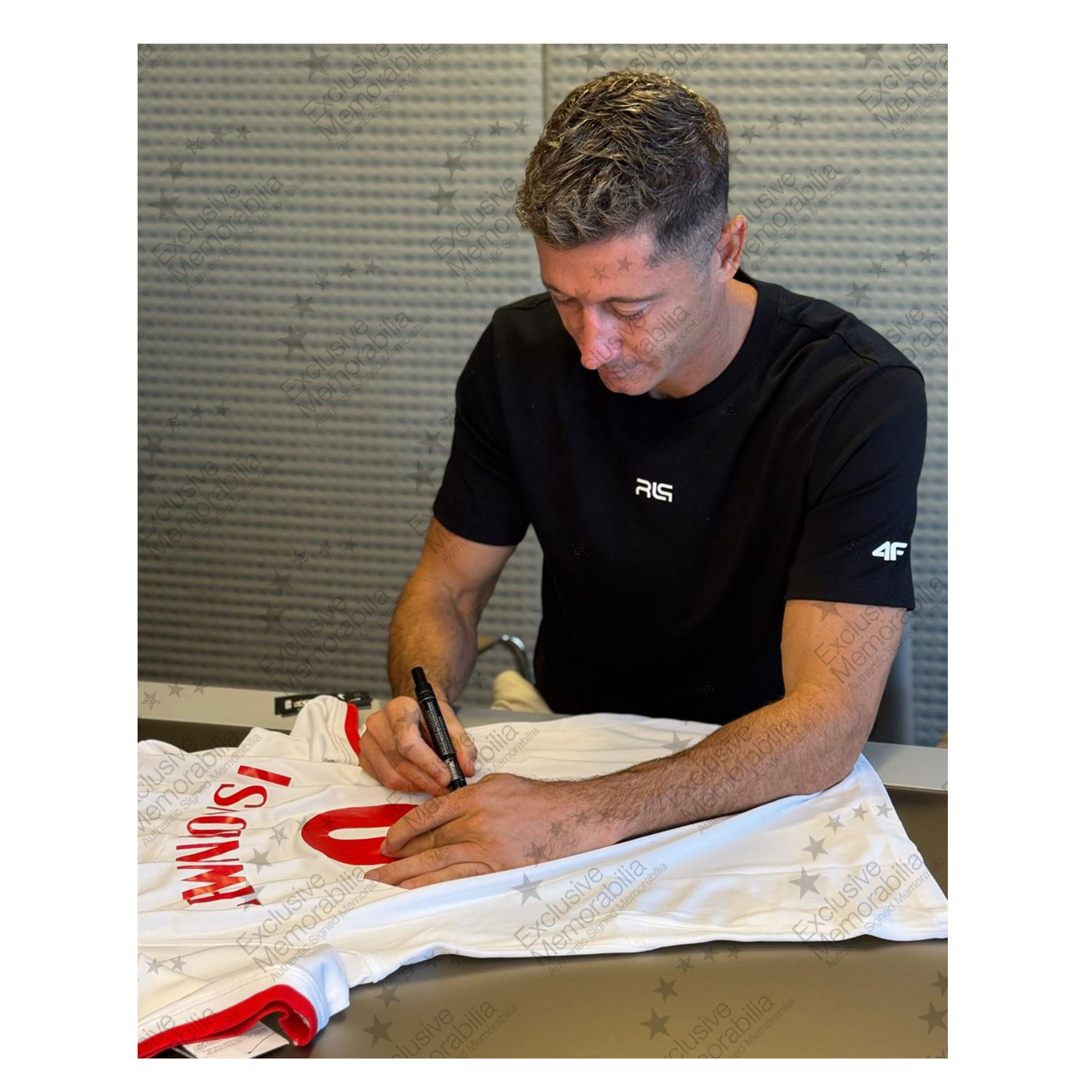Signed Robert Lewandowski Memorabilia | Exclusive Memorabilia